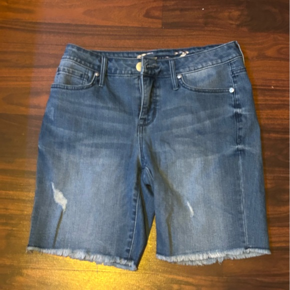 Shorts | Blue Denim Jorts With Small Designs On Back Pockets Y2k Trendy ...